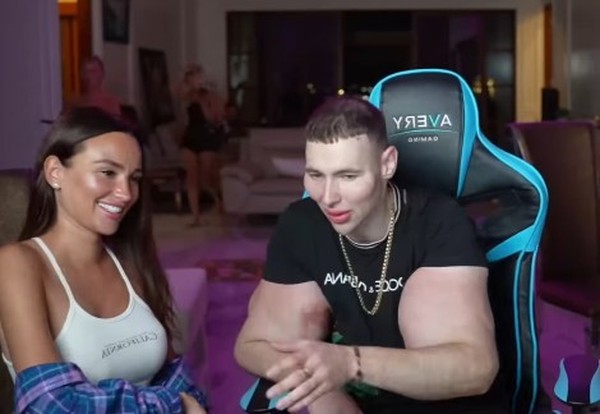 'Popeye russo' vira influencer, faz sucesso em lives com modelos, e fãs ...