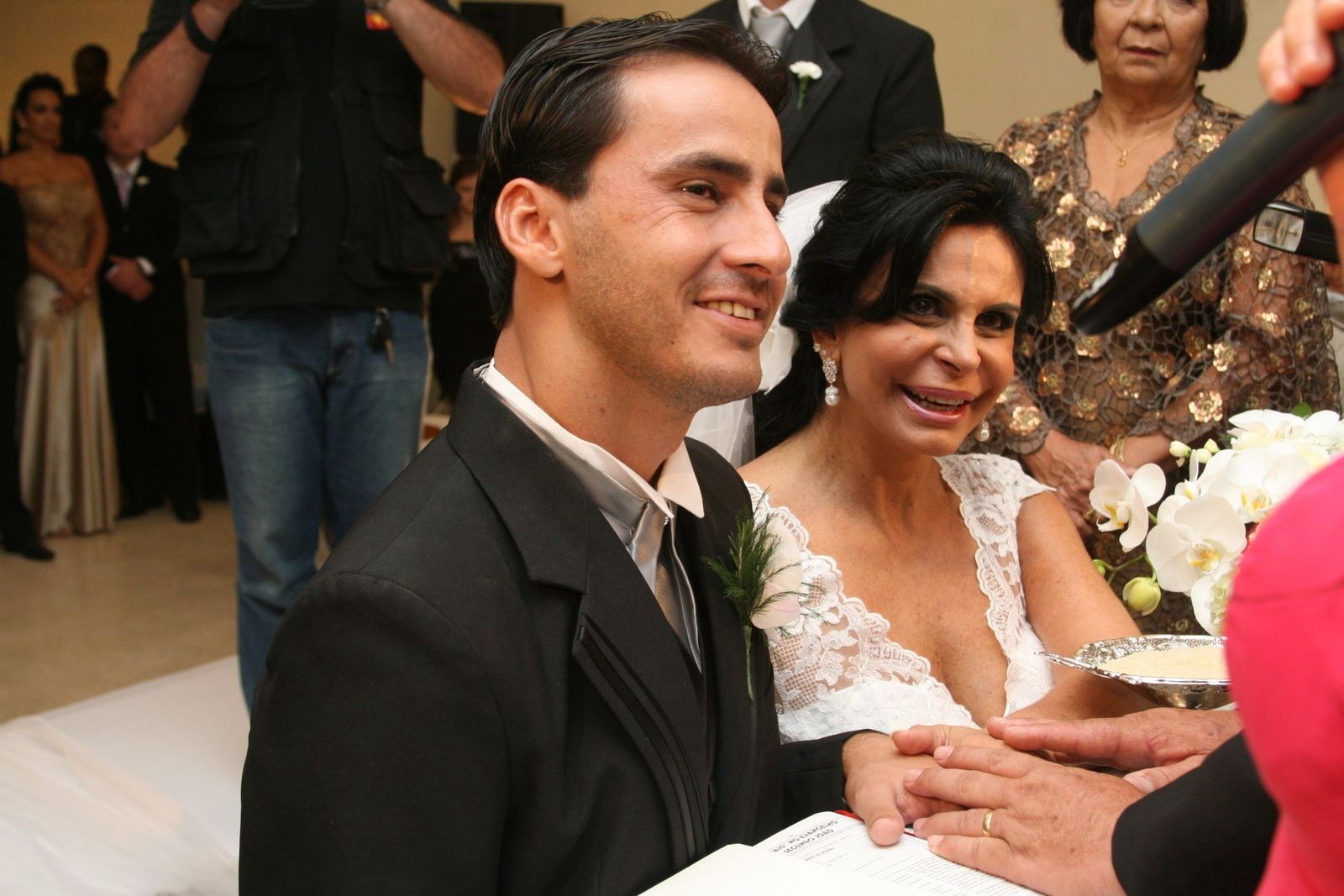 Gretchen mostra transformação com novo mega hair após perder cabelo