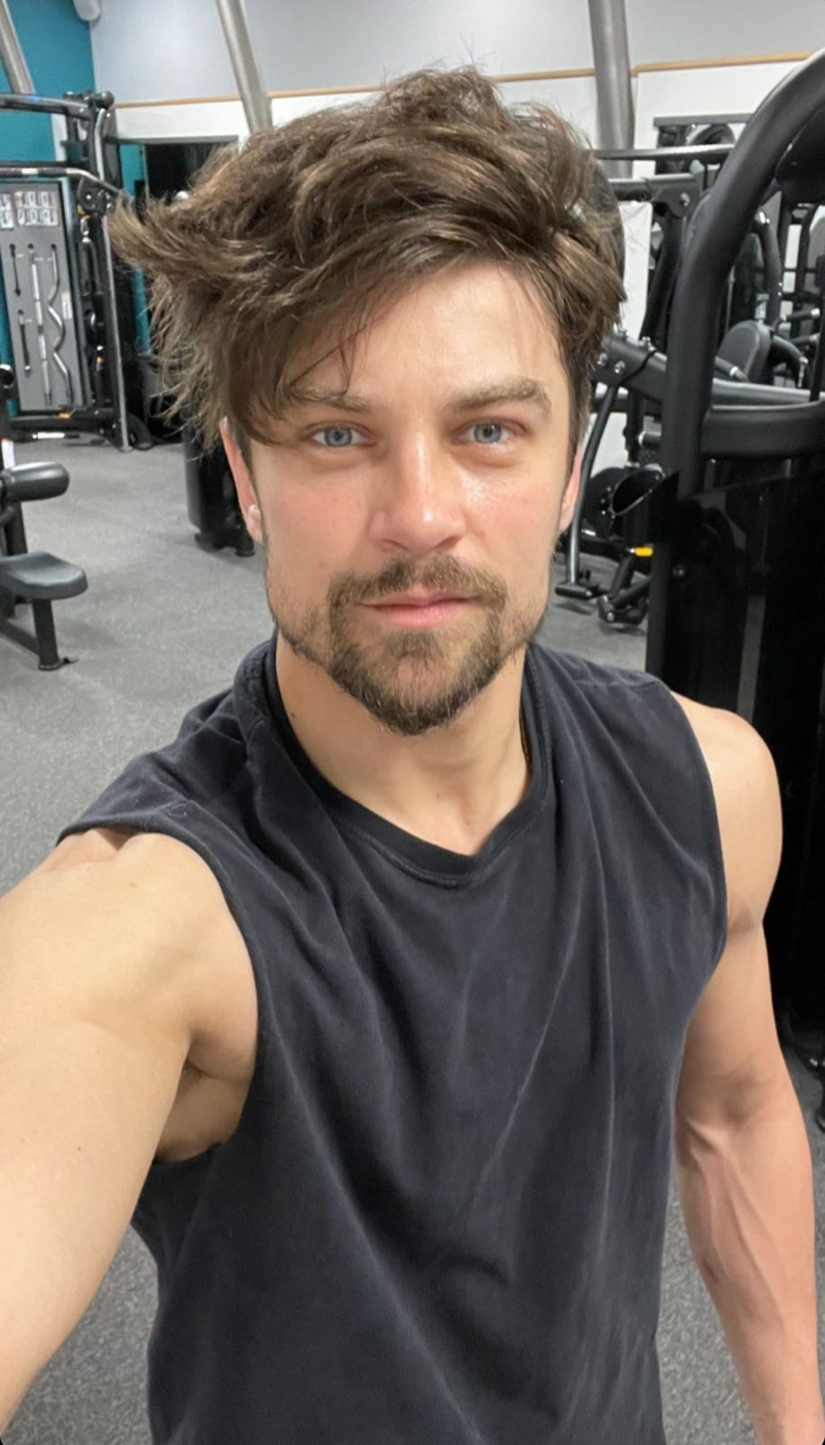 Raphael Sander se muda para Londres e namora bailarina brasileira que ...