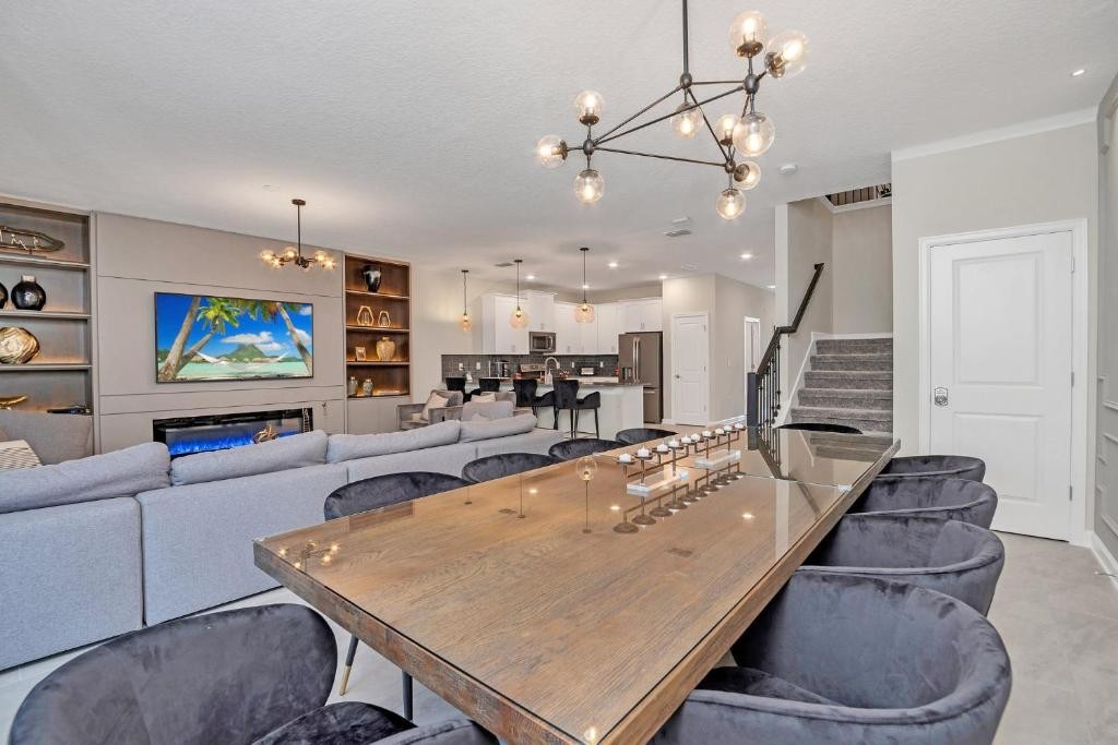 Mansão temática de Deborah Secco com nove quartos nos EUA pode ser alugada por R$ 3 mil a diária ...