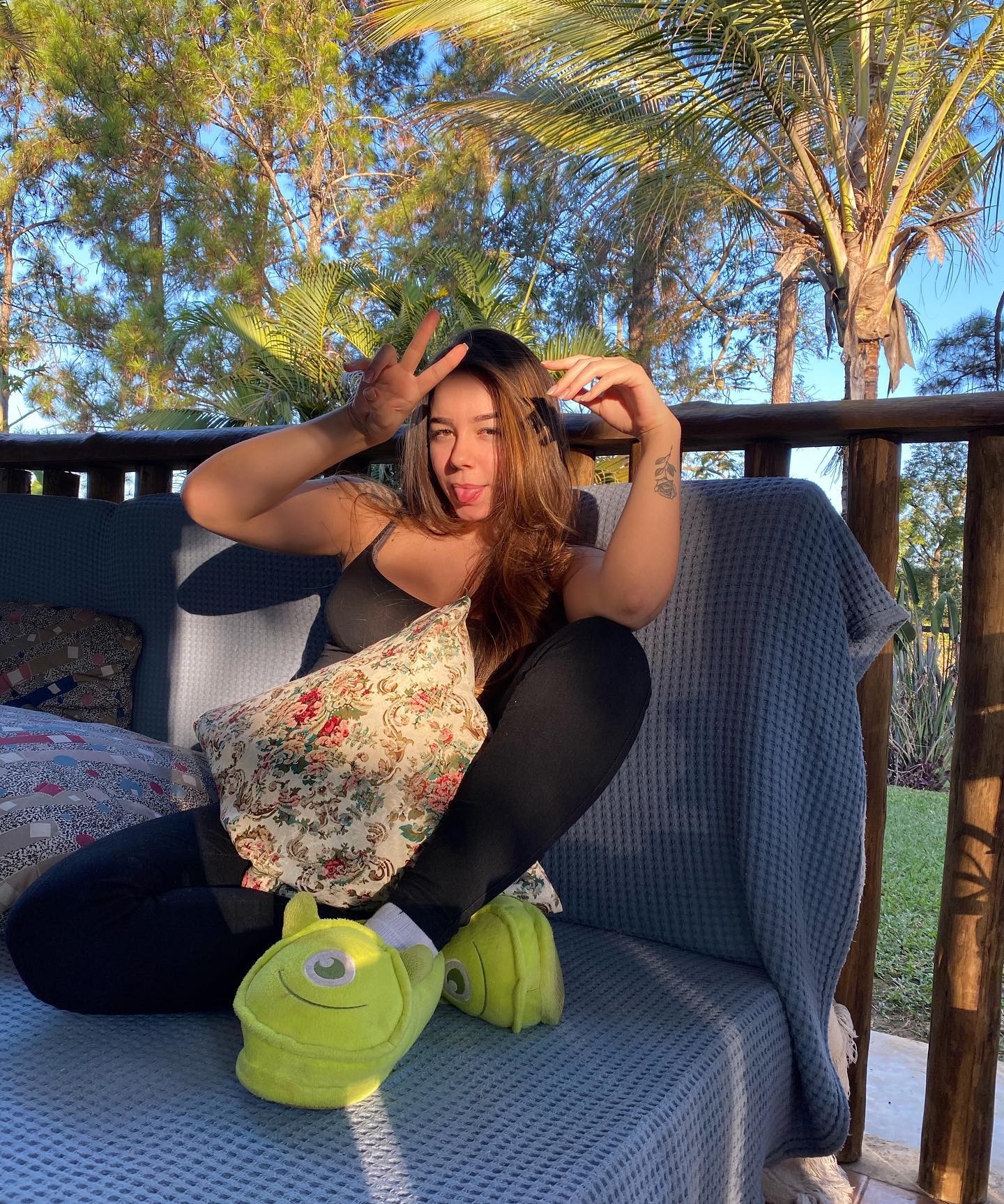 Filha de Latino larga a carreira de modelo e vira cantora gospel; conheça