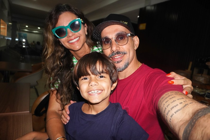 Kelly Key mostra preparativos para viagem internacional com família ...