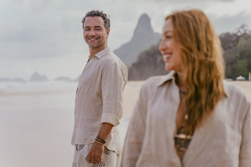 Marco Luque se casa com maquiadora no pôr do sol de Fernando de Noronha ...