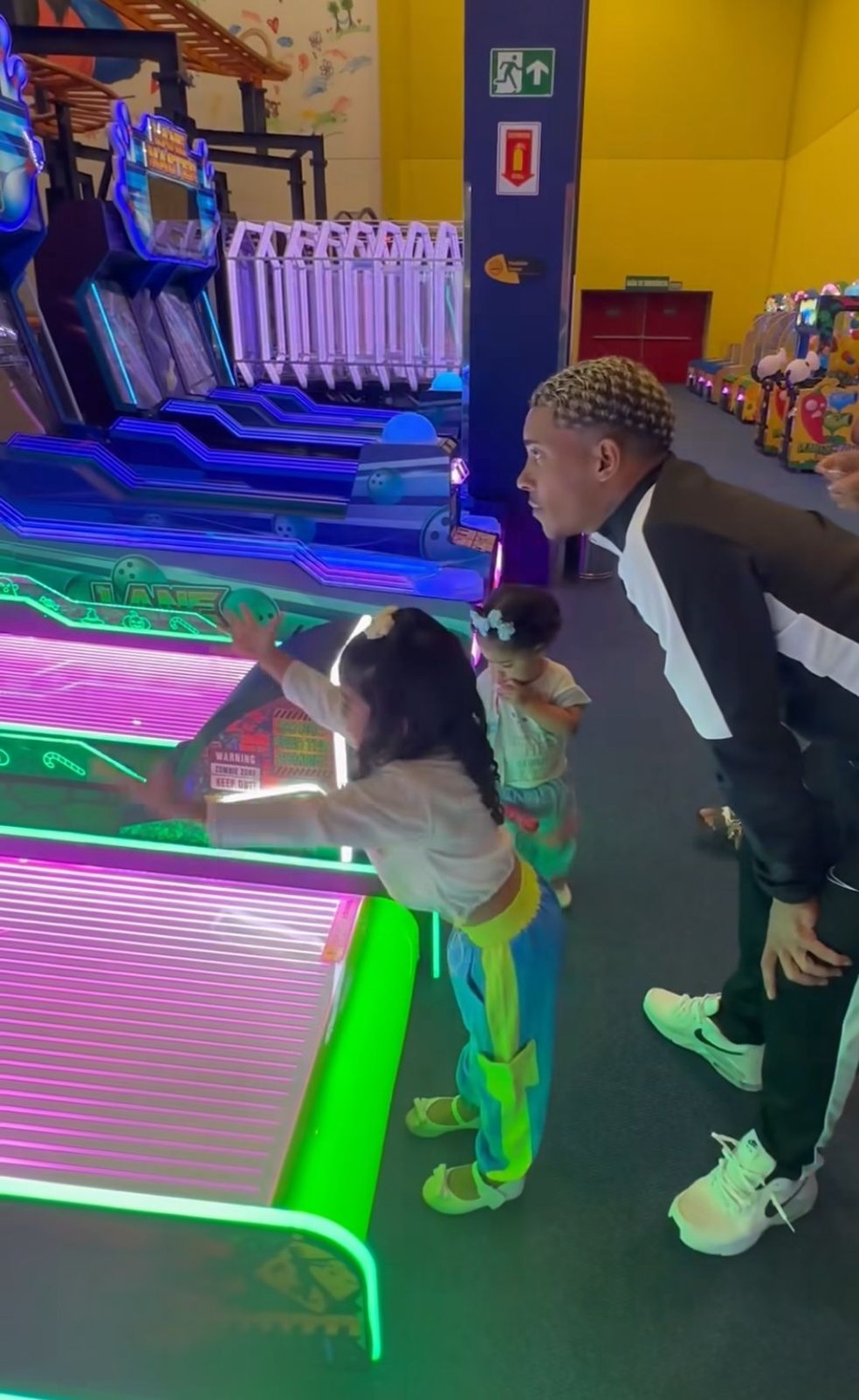 Pai de cinco, MC Poze é visto com ex, mãe da filha recém-nascida, em ...