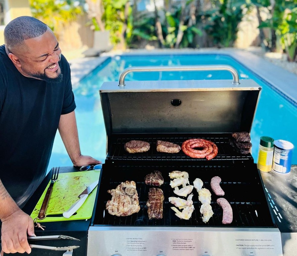 Concorrente ao Grammy Latino em Melhor Álbum de Samba/Pagode, Tiee ...