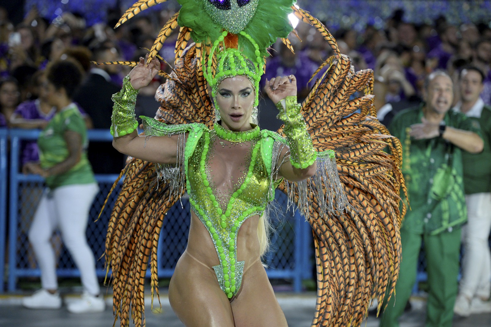 Carnaval 2025: veja fotos das rainhas e musas do terceiro dia de desfiles do Grupo Especial do Rio
