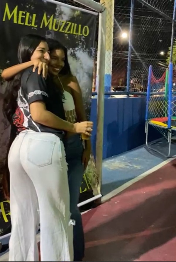 Mell Muzzillo, a Ritinha de 'Renascer', recebe homenagem durante evento ...