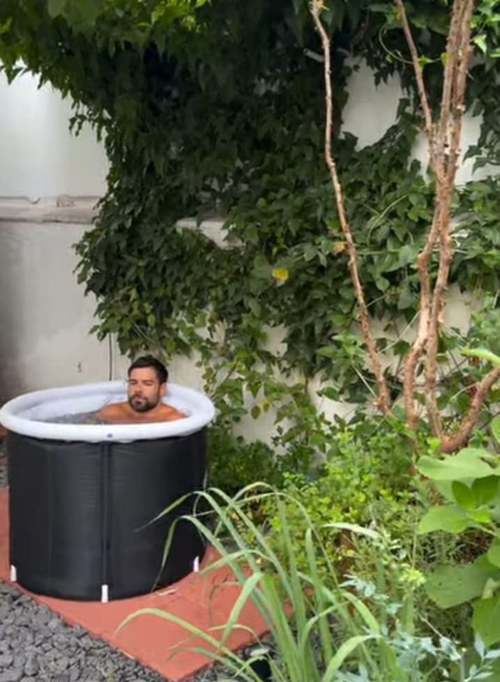 Namorado médico de Sandy surge em banho de gelo e brinca após viralizar ...