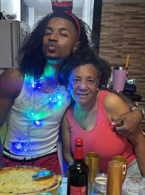 Com 25 milhões de fãs e sem ostentar, jovem de São Gonçalo entra em ...