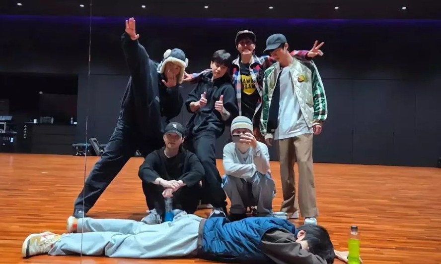 BTS se reúne em live, desabafa sobre espera por turnê e aumenta ...