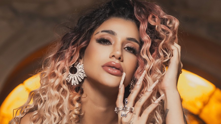 Azzy, a Ivy de 'Vai na fé', relembra que a arte a salvou do mundo do tráfico: 'Estou ...