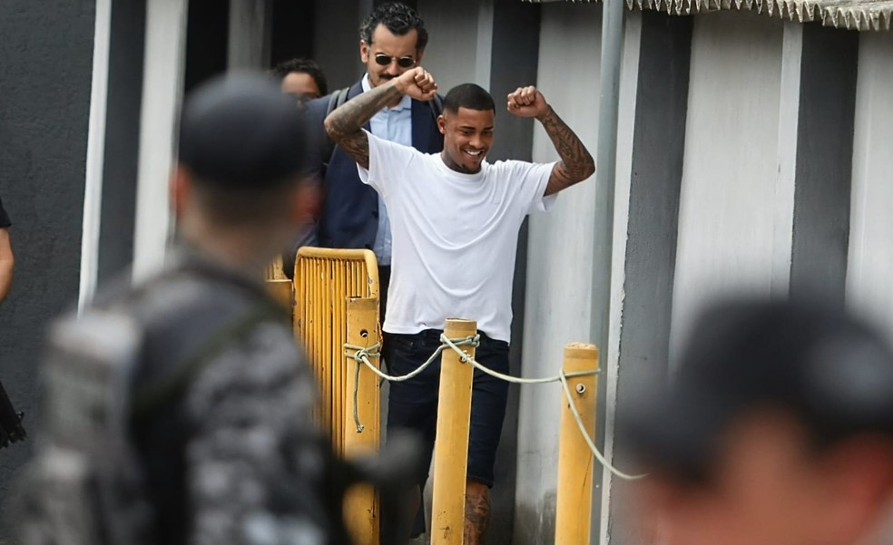 Fora da prisão, MC Poze posa com os seis filhos pela primeira vez após ...