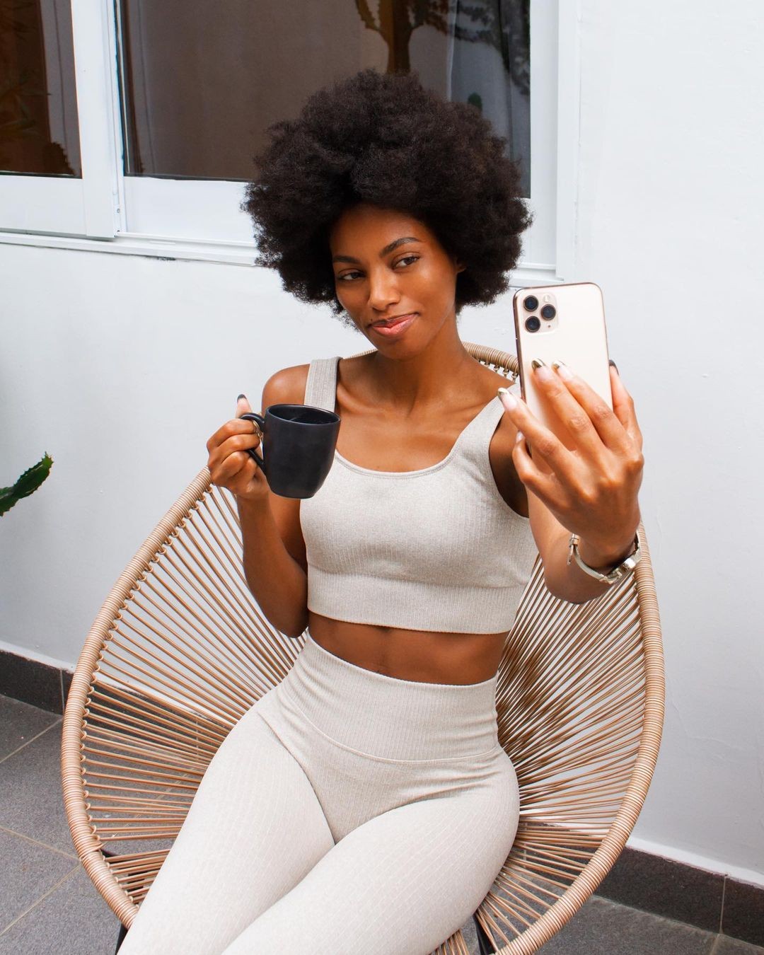 Tina, do 'BBB 23', quase fica cega após usar pomada de cabelo com venda ...