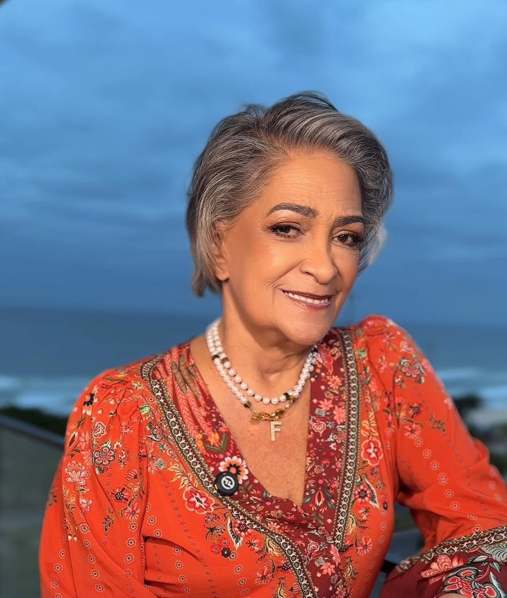 Quem é Fernanda Britto, influenciadora que morreu no Rio aos 64 anos