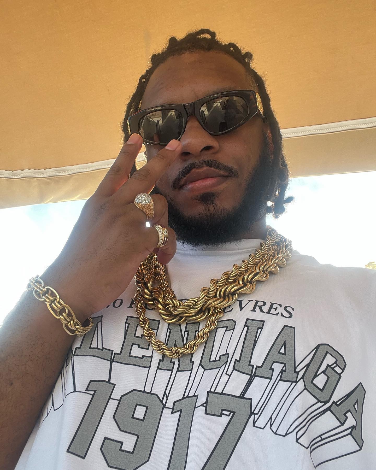 Da Cidade de Deus à cobertura de frente para o mar: Conheça o rapper BK ...