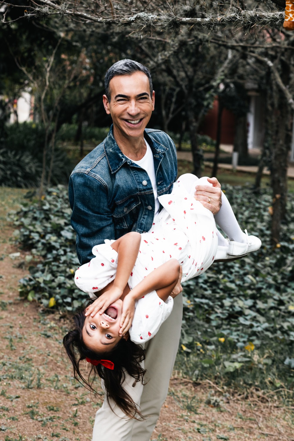 César Tralli, pai de Manuella, teve resistência em ter filhos e hoje se ...