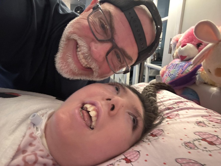 Jovem emociona redes ao festejar 20 anos, contrariando previsão de que ...