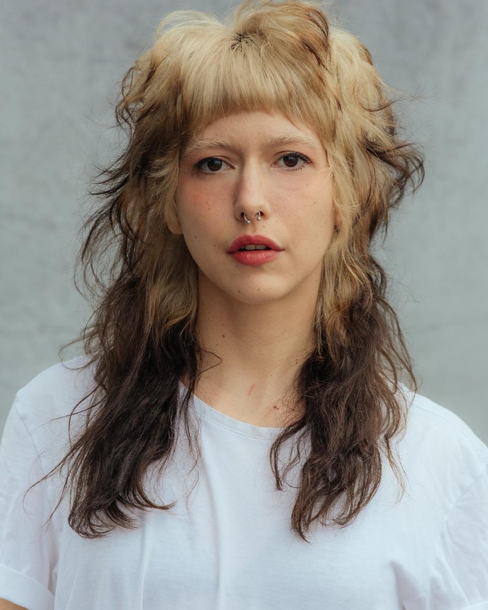 Após cenas quentes em série do Globoplay, Tainá Medina surge ...