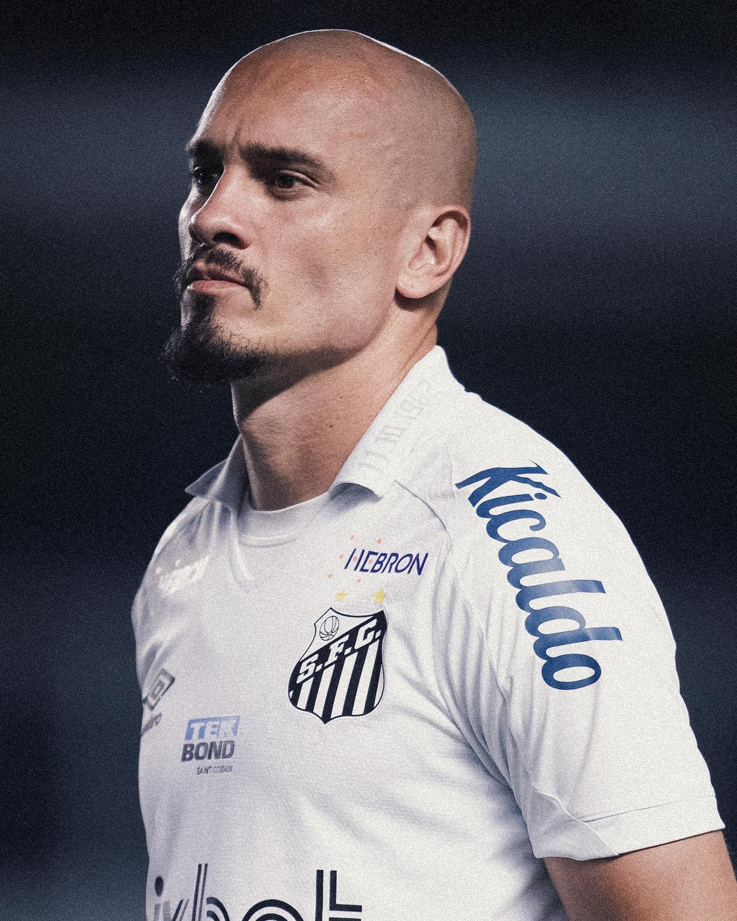 É estilo! Nova aposta do Vasco, zagueiro Maicon Roque ficou careca por ...