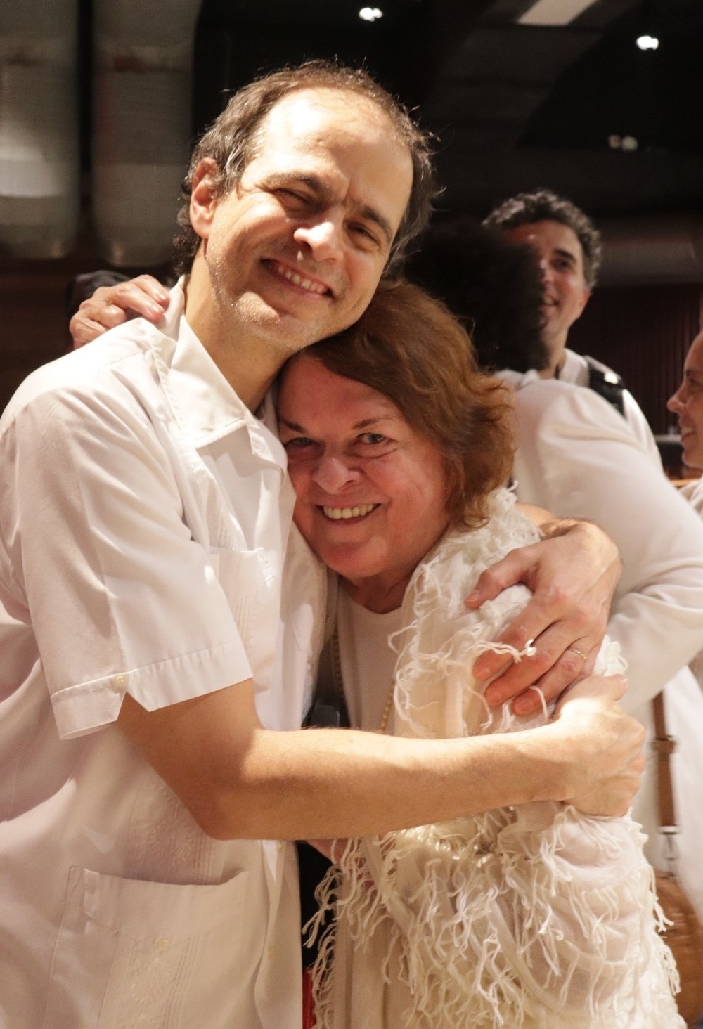 Primeira mulher de Caetano Veloso faz rara aparição e encontra atriz ...