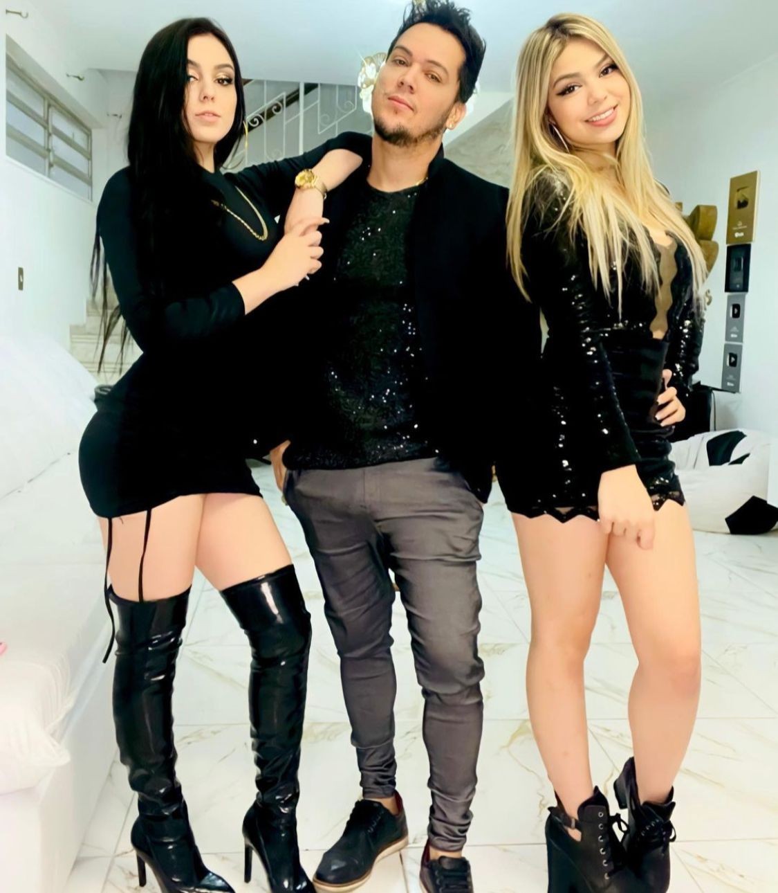 Finalmente! MC Melody celebra chegada dos 18 anos com um dos seus ...