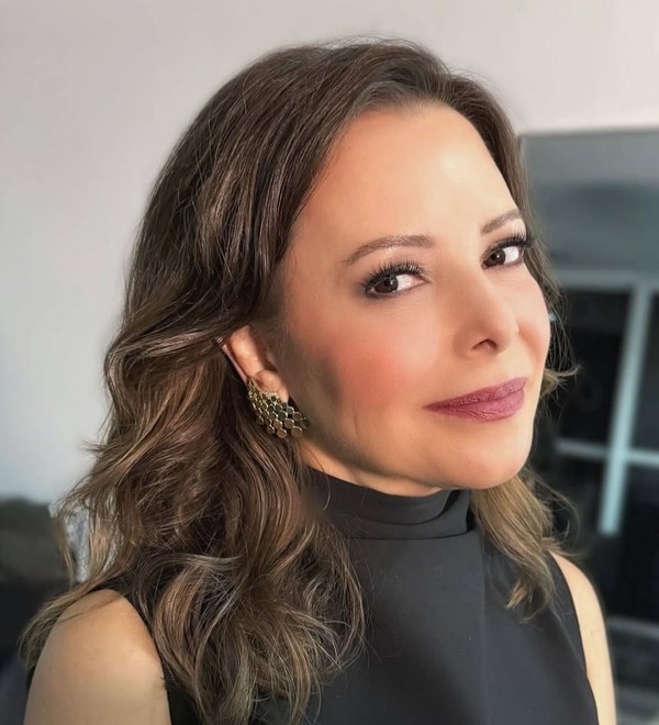 Junior Lima celebra os 65 anos da mãe, Noely, com homenagem na web