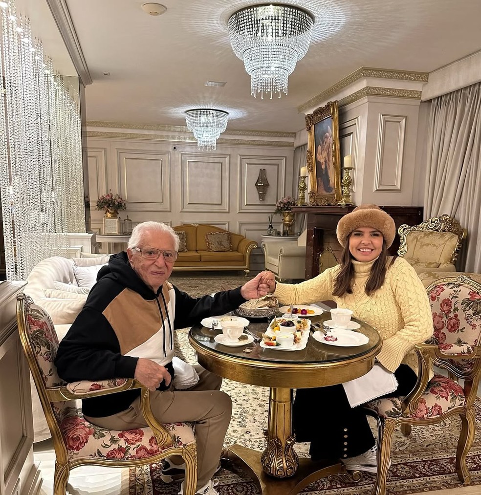 Carlos Alberto de Nóbrega e médica 42 anos mais jovem vivem casamento ...