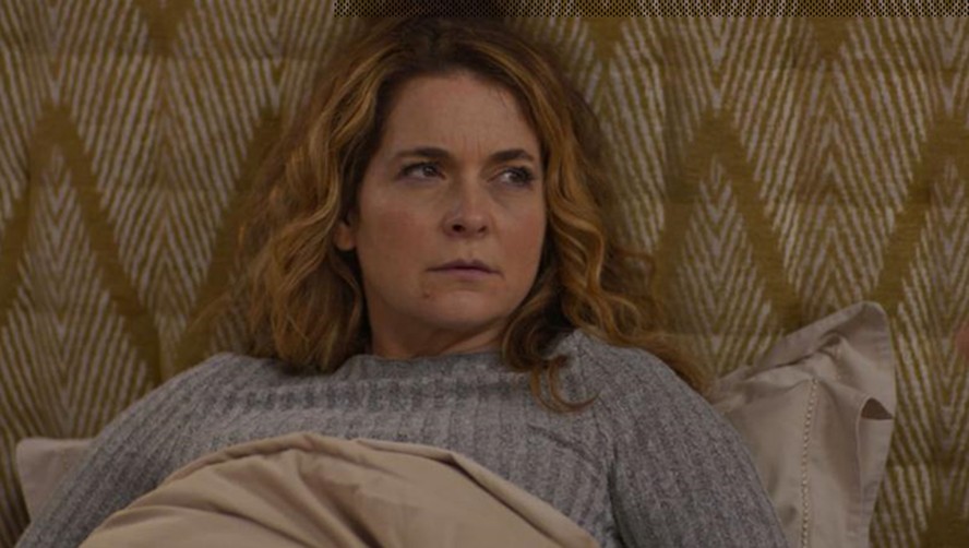 Nos resumos de 'Dona de mim', Filipa sofre acidente e desmaia