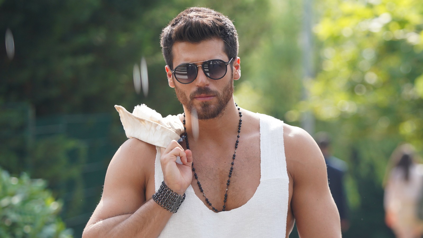 Galã turco Can Yaman estrela série que chega ao Globoplay