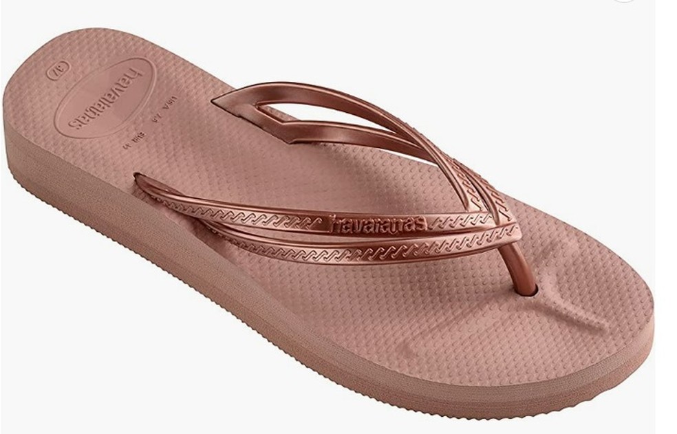 Saldão de moda traz chinelos com mais de 50% de desconto: confira modelos