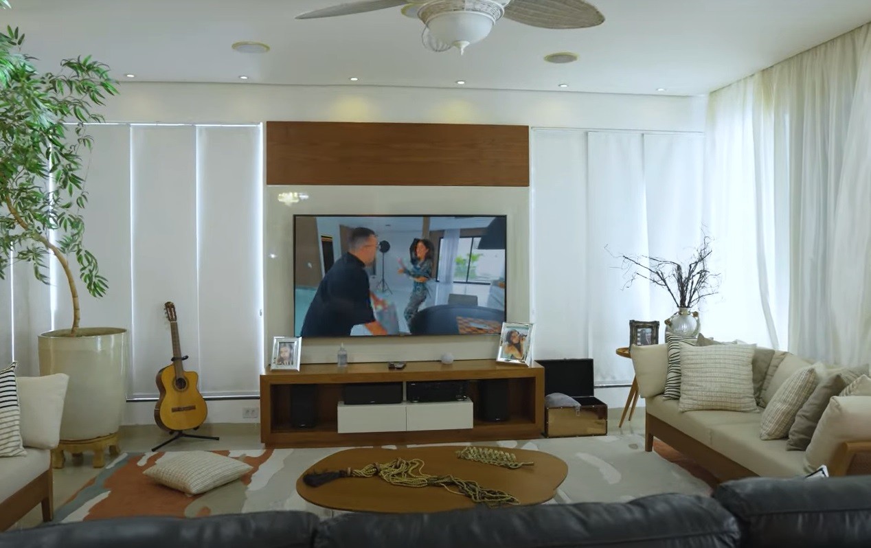 Ana Castela compra casa por R$ 7 milhões em Orlando, nos EUA