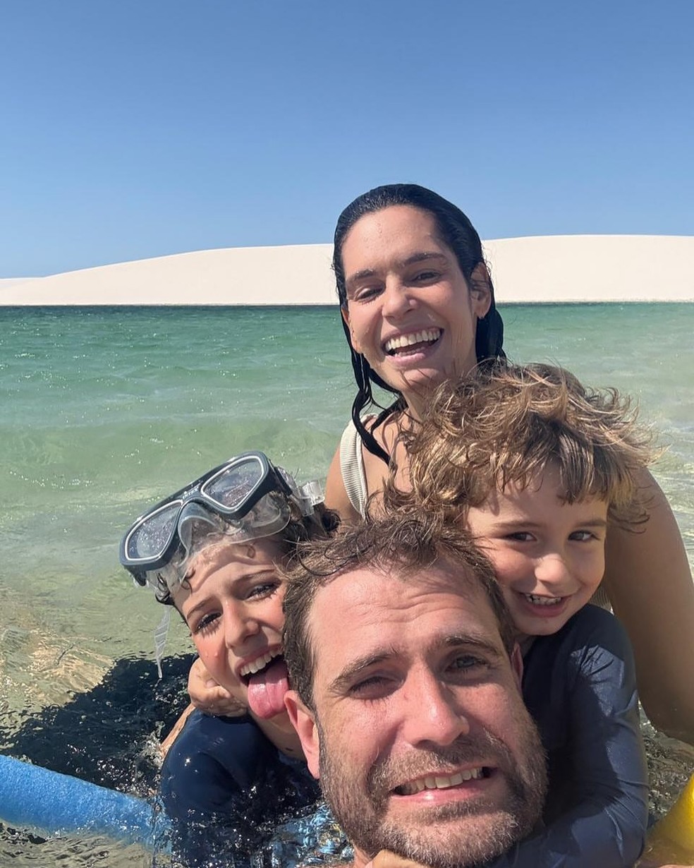 Maria Flor mostra ferida na perna após viagem de férias e faz ...