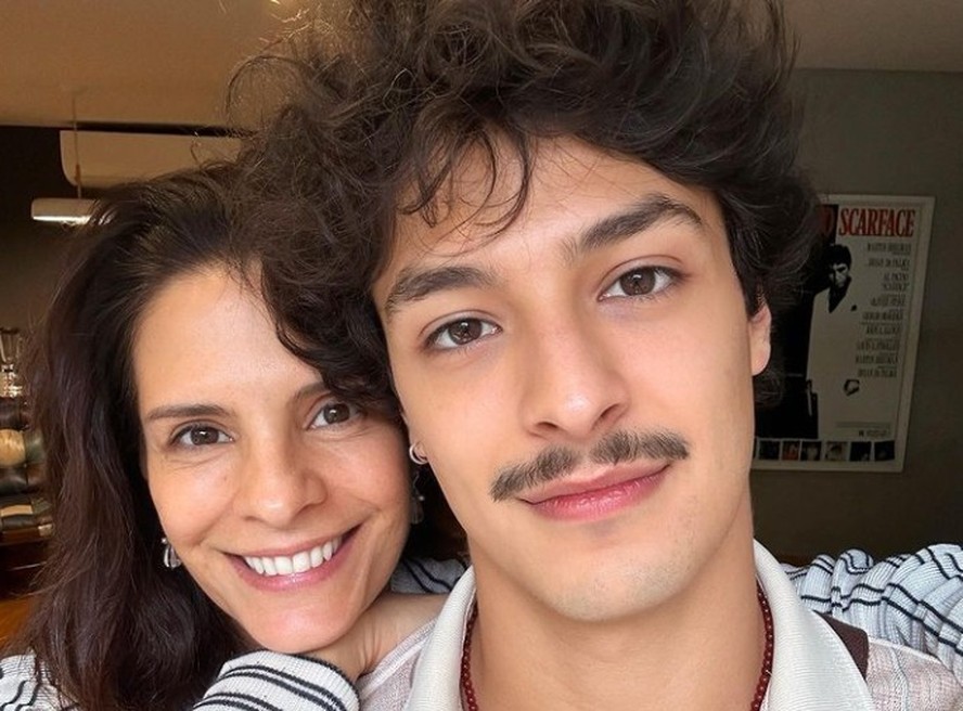 Helena Ranaldi faz aparição com filho e semelhança impressiona: 'Meu clone'