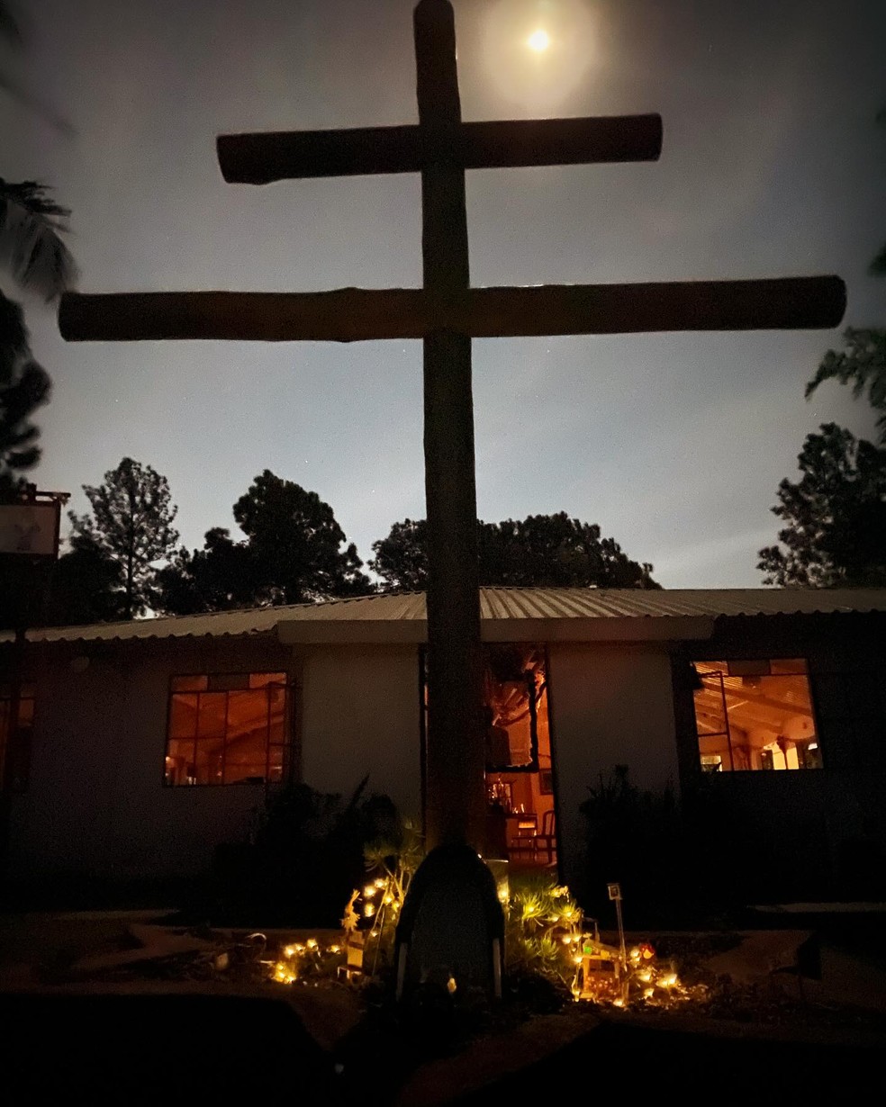 Maria Casadevall participa de ritual ao lado da namorada: 'Estou ...