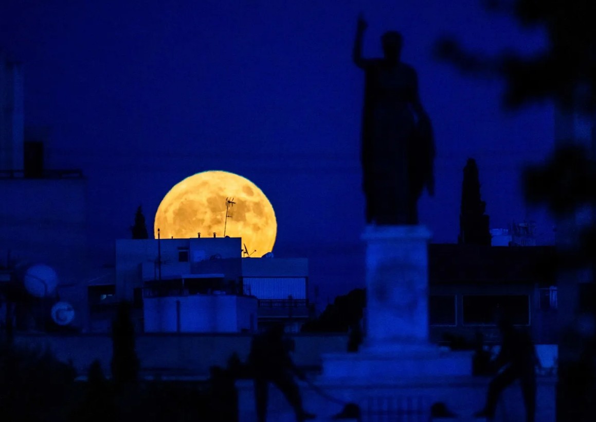'Superlua azul': qual o melhor horário para ver o fenômeno, que só se ...
