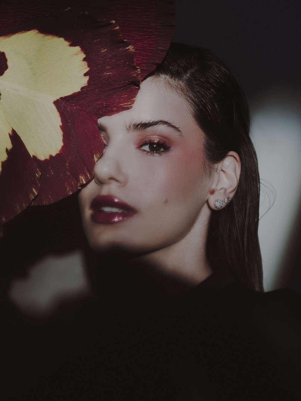 Aos 29 anos, Camila Queiroz compara a própria batalha à de sua heroína ...