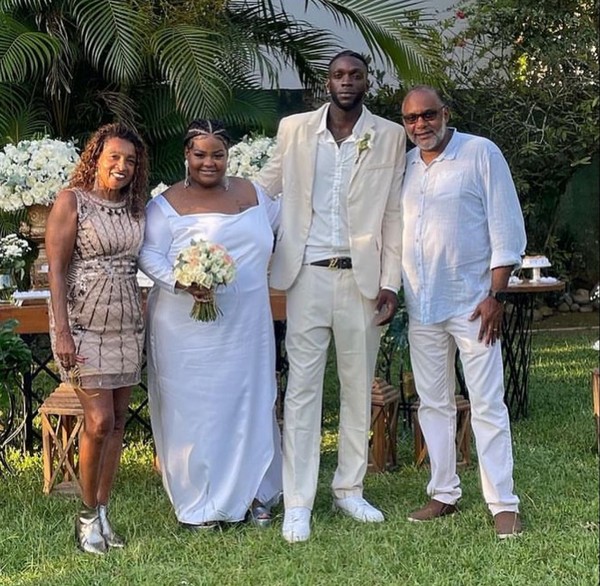 MC Carol mostra lua de mel com ex-ator pornô de filme gay