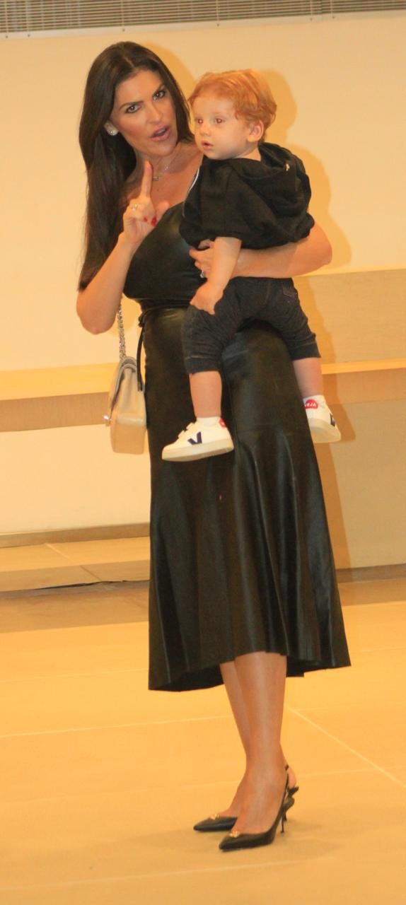 Após se reaproximar do filho, Luma de Oliveira é flagrada em passeio ...