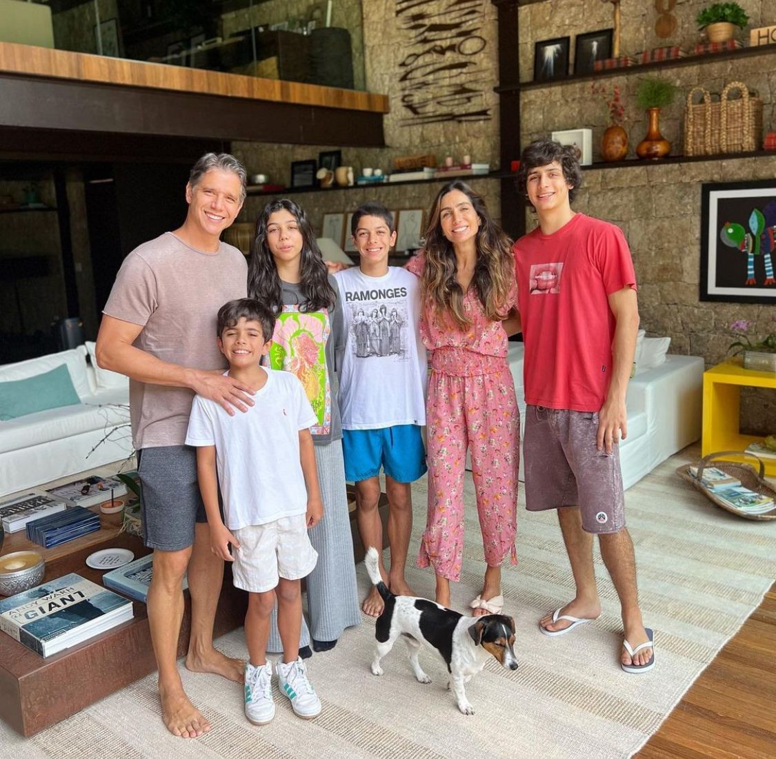 Marcio Garcia mostra domingo em família em sua mansão no Rio, com campo ...