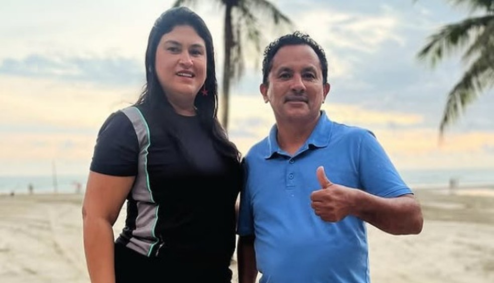 Manoel Gomes, do hit 'Caneta Azul', curte passeio de lancha em 'trisal ...