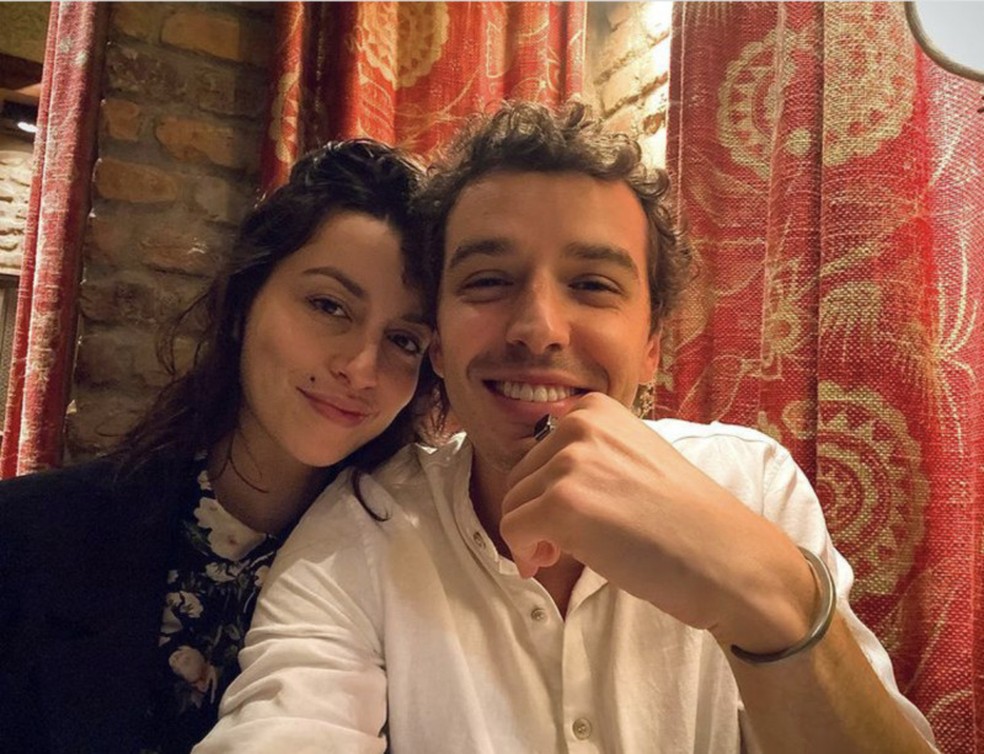 Solteira há 4 meses, Leticia Colin vive affair com o ator Gabriel Stauffer