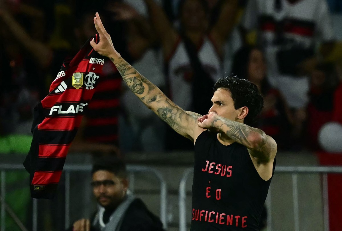 Após ser herói em clássico, Pedro volta a ser titular no Flamengo ...