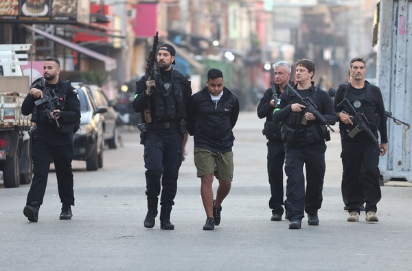 TCP na mira: polícia faz operação no Complexo da Maré para cumprir mais ...