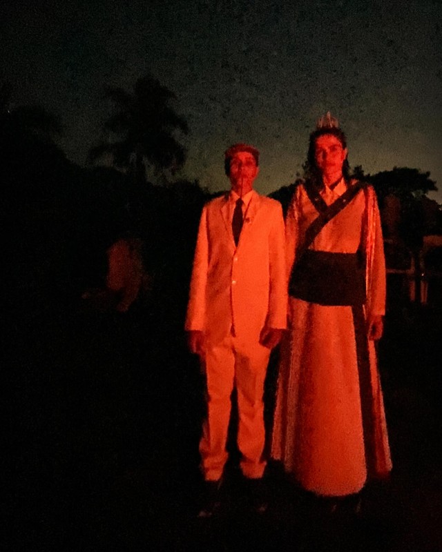 Maria Casadevall participa de ritual ao lado da namorada: 'Estou ...