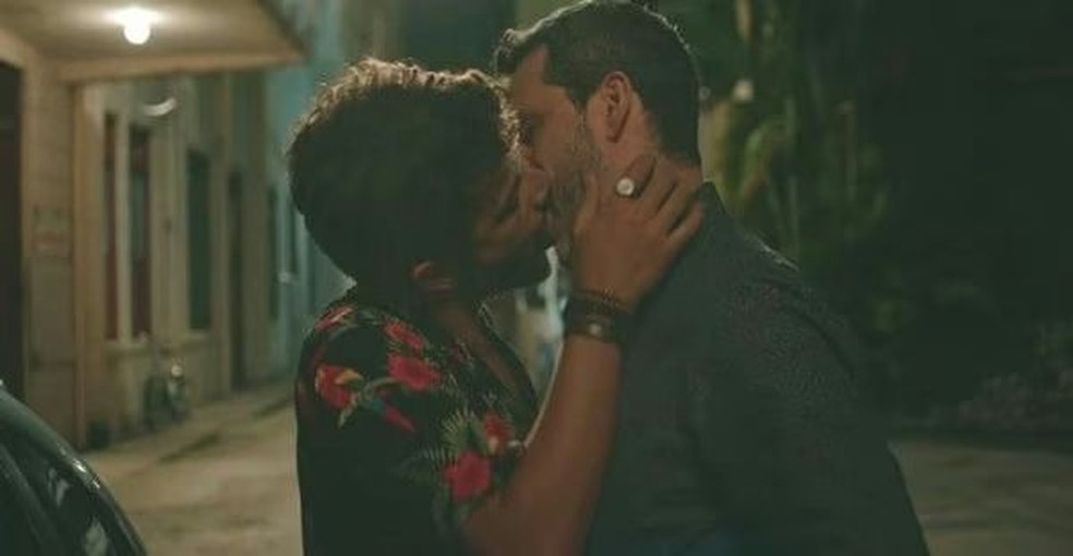 Kelner Macêdo comenta romance gay de ‘Guerreiros do Sol’: ‘Eles vivem isso da maneira que podem’