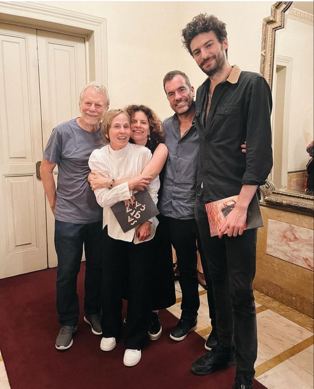 Discreto, marido português de Debora Bloch aparece em foto do casamento ...