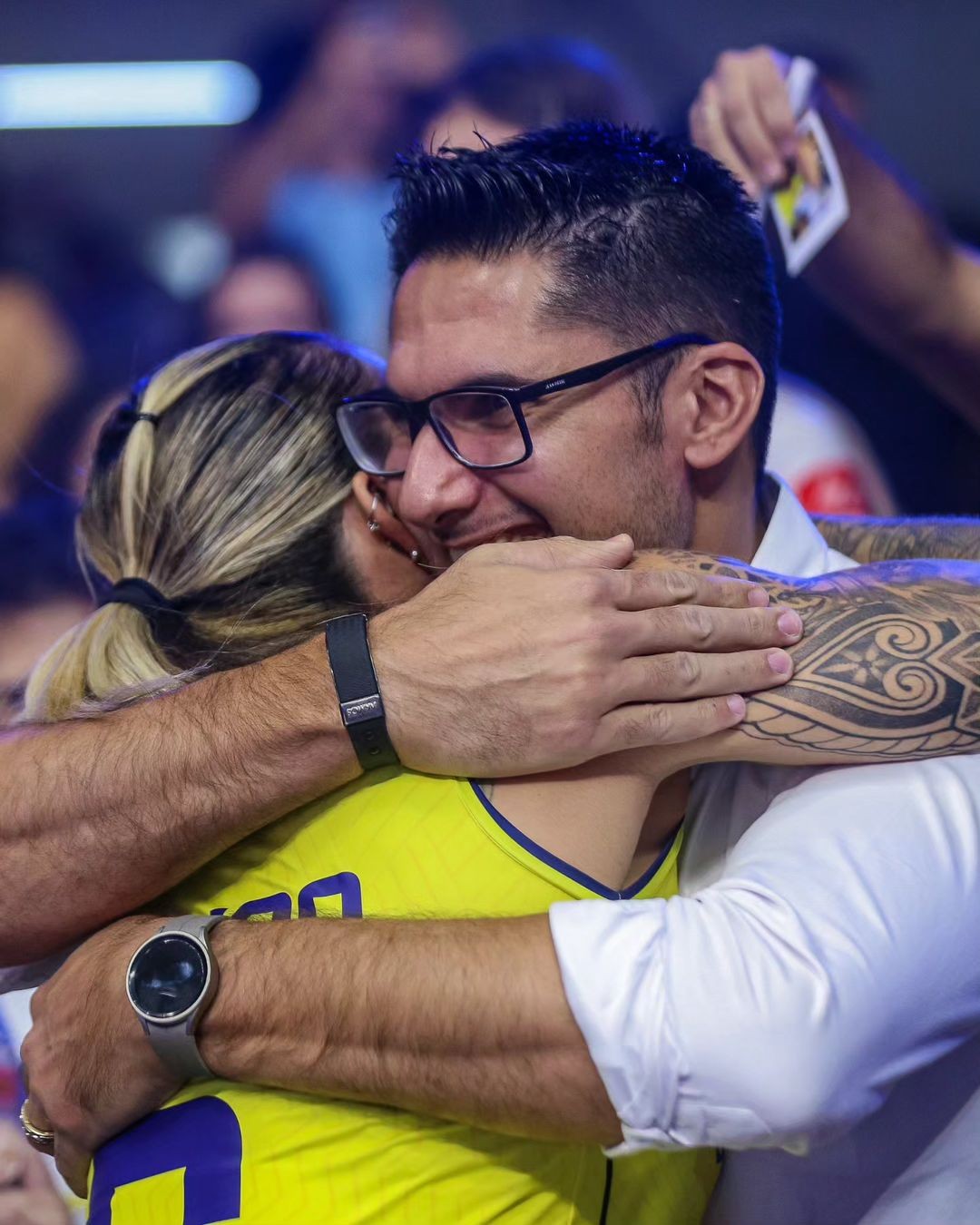 Com 1,96m, Thaísa Daher, do vôlei, posta foto com marido e ele ...