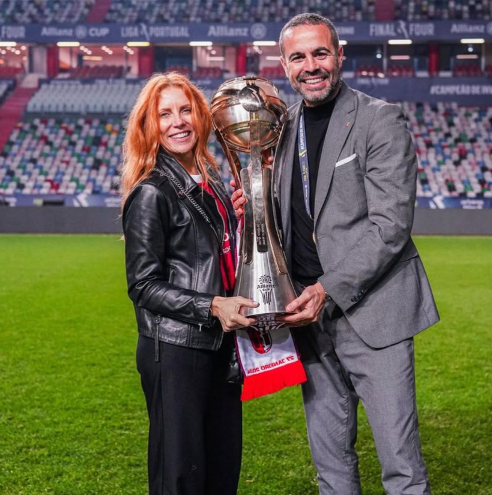 Em Portugal, ex-mulher de Artur Jorge cita recomeços e curte posts de ...