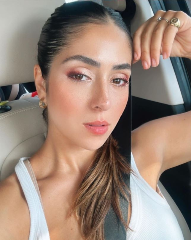 Aos 26 anos, sobrinha de Silvio Santos segue os passos do apresentador ...