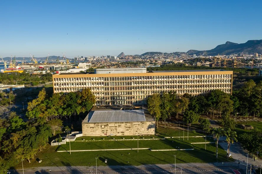 UFRJ divulga classificação de candidatos aprovados em concurso